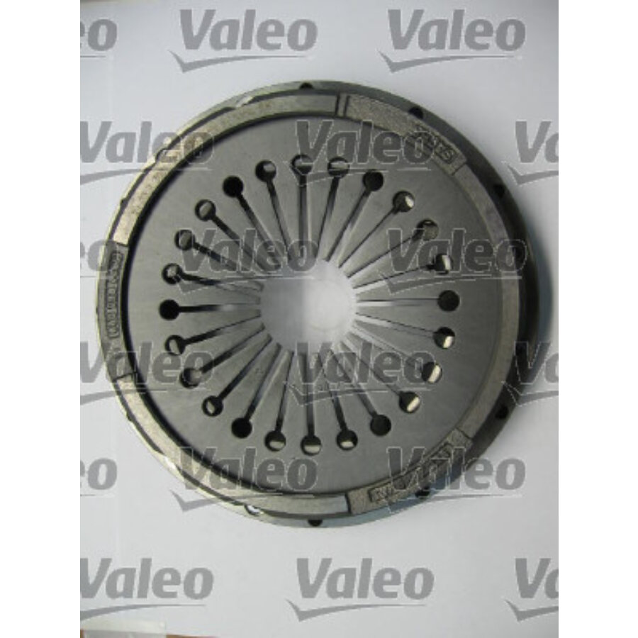 Kit d'embrayage 3 pièces VALEO 826668 : Norauto.fr